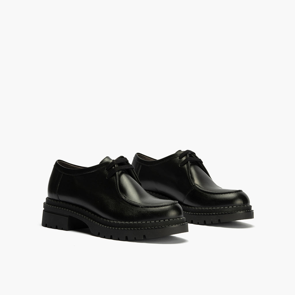Wallaby en Napa con cordones de mujer color negro – Calzados Pitillos
